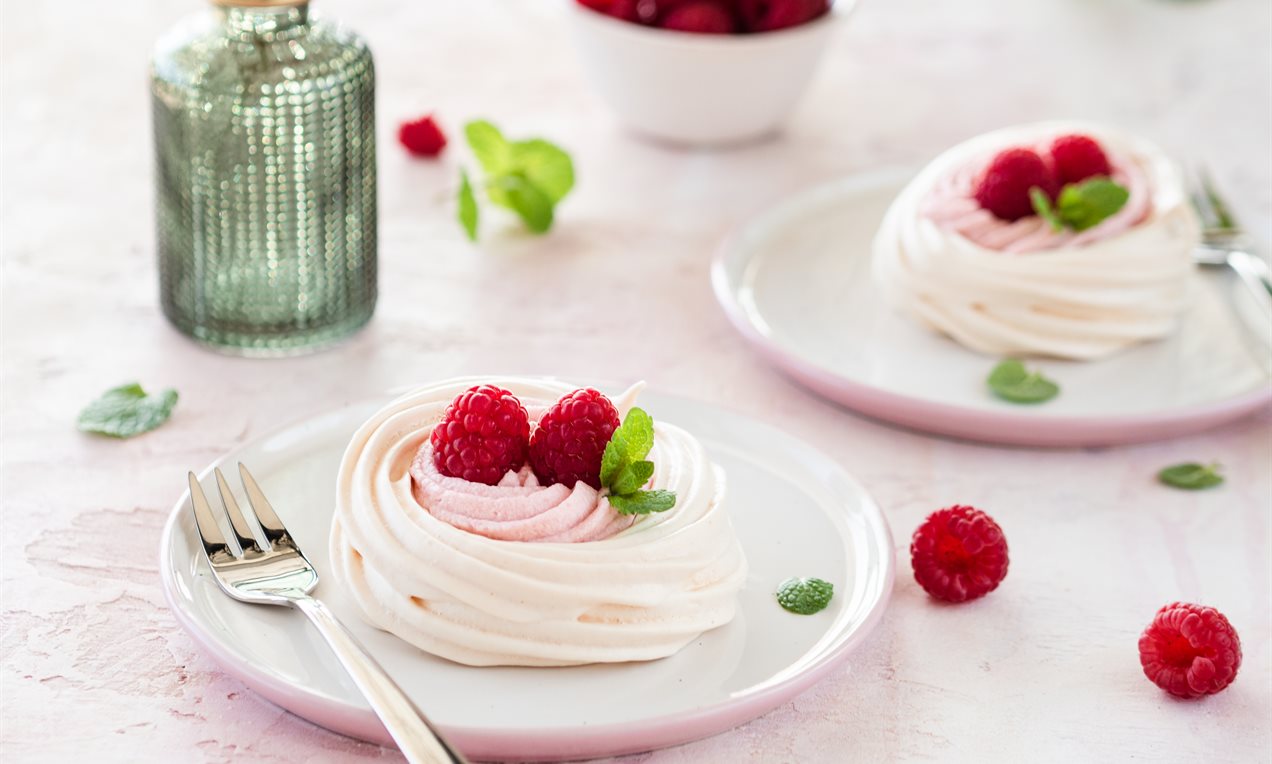 Mini bezy z kremem malinowym Przepis | Dr. Oetker